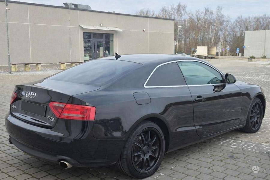 Black Audi A5 2007 in Raseiniai, with an engine capacity of 3.00 L and mileage of 240 thousand km for 3999 €, photo 4 on AUTOMOTO.COM.LV