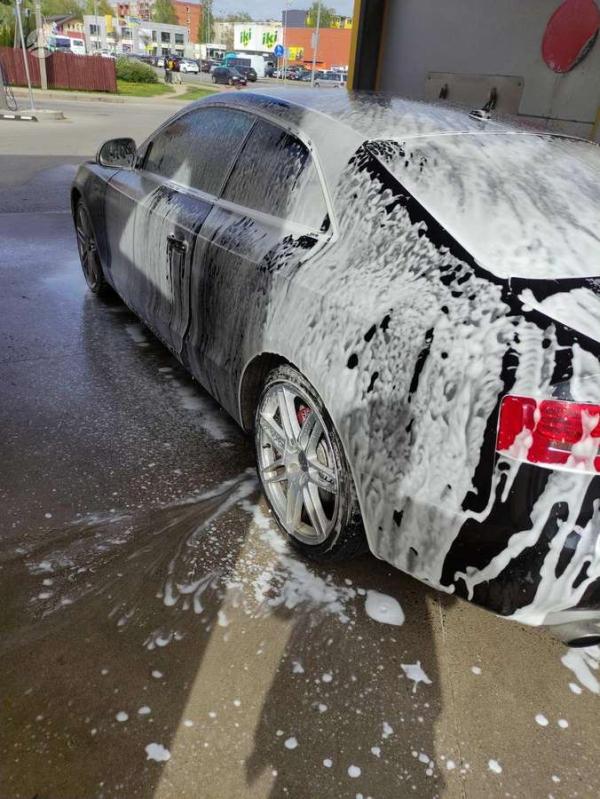 Black Audi A5 2007 in Kaunas, with an engine capacity of 2.70 L and mileage of 290 thousand km for 6100 €, photo 2 on AUTOMOTO.COM.LV