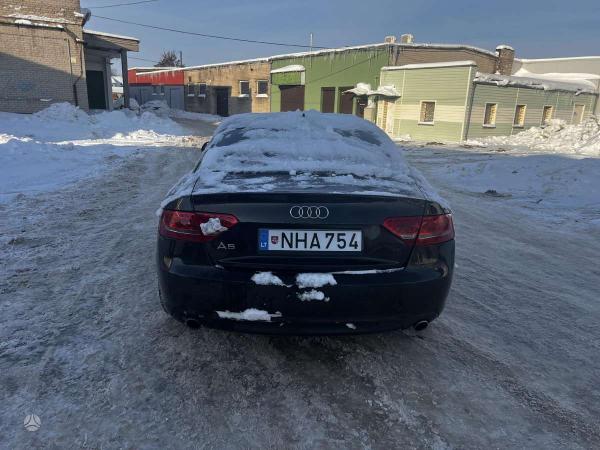 Black Audi A5 2008 in Gargzdai, with an engine capacity of 2.70 L and mileage of 207 thousand km for 2650 €, photo 5 on AUTOMOTO.COM.LV