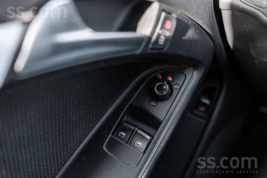 Black Audi A5 2008 in Riga, with an engine capacity of 2.70 L and mileage of 269 thousand km for 5650 €, photo 22 on AUTOMOTO.COM.LV