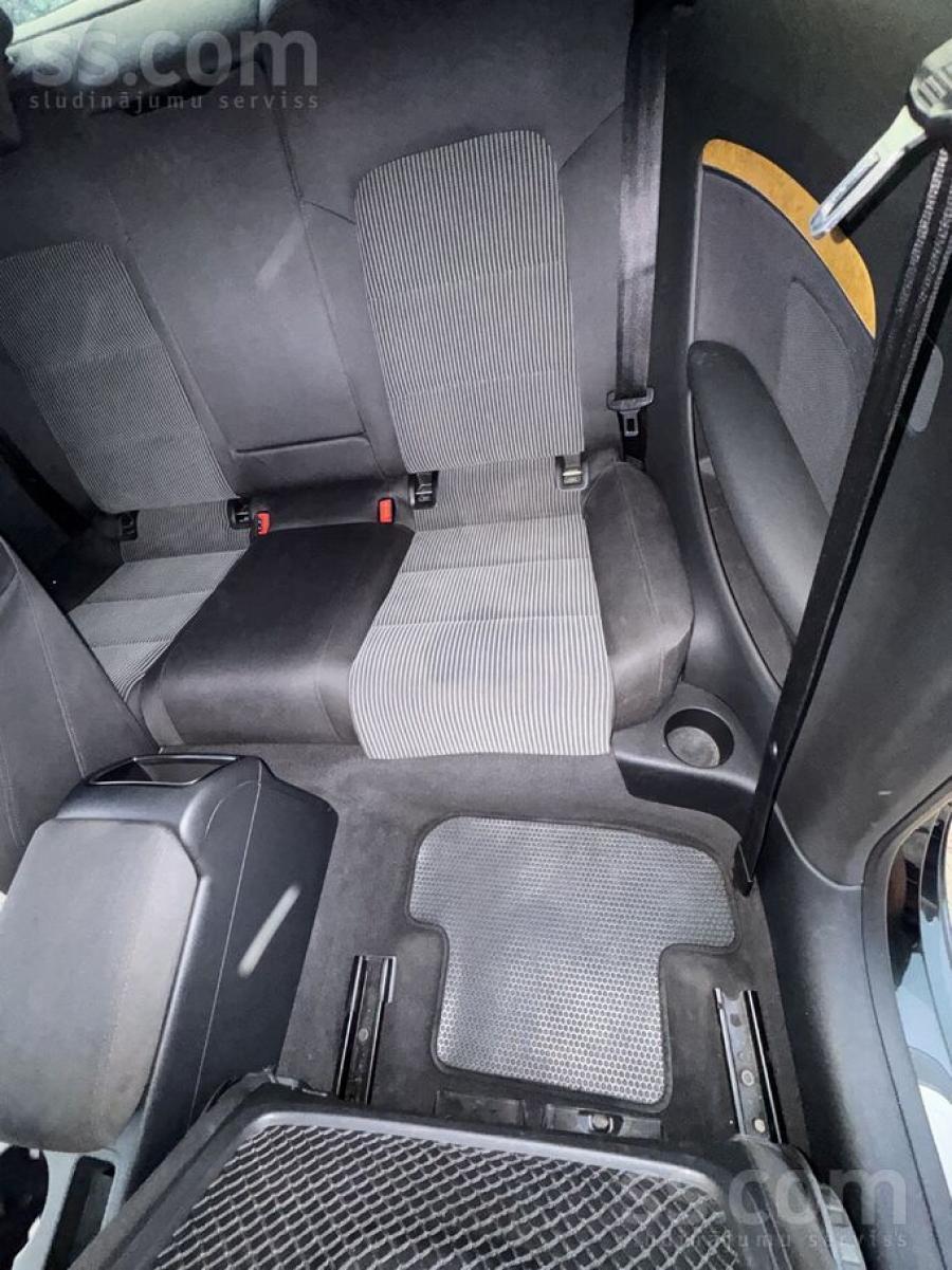 Black Audi A5 2008 in Riga, with an engine capacity of 3.00 L and mileage of 372 thousand km for 4200 €, photo 12 on AUTOMOTO.COM.LV