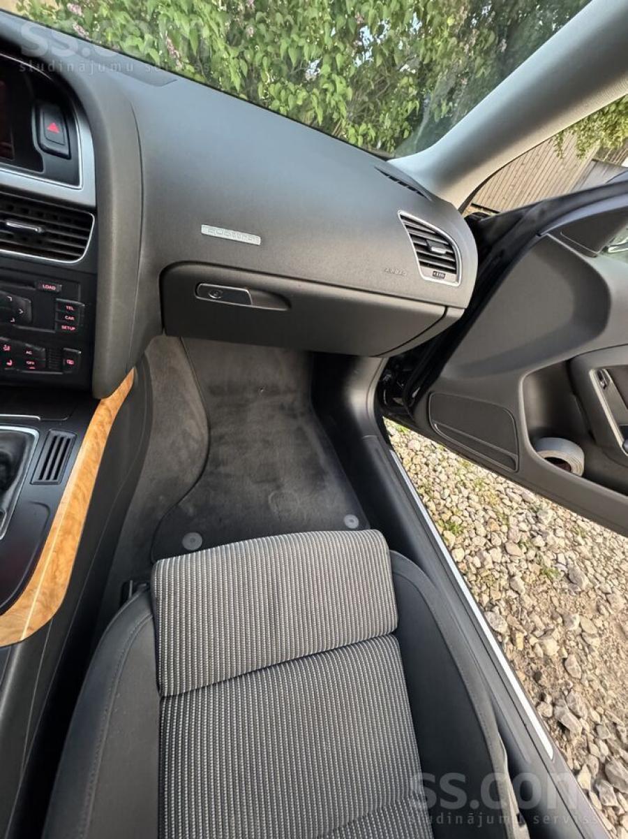 Black Audi A5 2008 in Riga, with an engine capacity of 3.00 L and mileage of 372 thousand km for 4200 €, photo 13 on AUTOMOTO.COM.LV