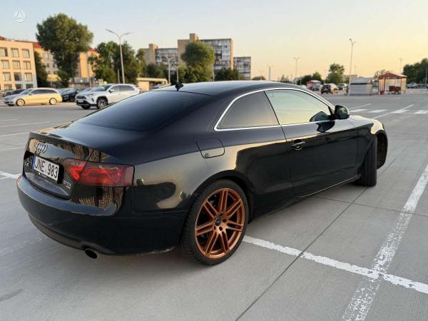 Melns Audi A5 2008 Viļņa, ar dzinēja tilpumu 2.97 L un nobraukumu 390 tūkst. km par 4000 €, foto 7 vietnē AUTOMOTO.COM.LV