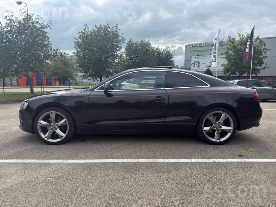 Black Audi A5 2008 in Riga, with an engine capacity of 2.70 L and mileage of 325 thousand km for 6990 €, photo 4 on AUTOMOTO.COM.LV