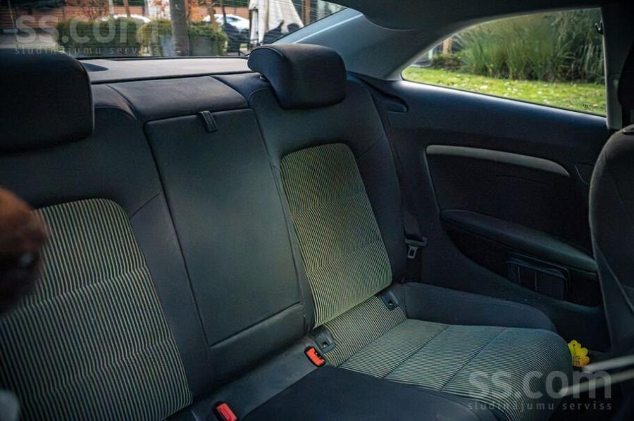 Black Audi A5 2008 in Riga, with an engine capacity of 2.00 L and mileage of 206 thousand km for 3990 €, photo 12 on AUTOMOTO.COM.LV