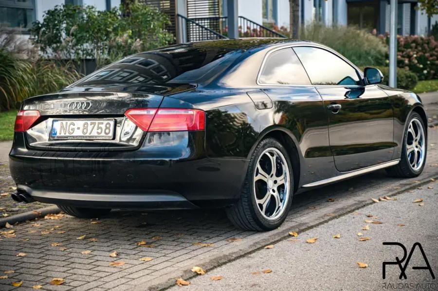 Black Audi A5 2008 in Riga, with an engine capacity of 2.00 L and mileage of 206 thousand km for 3990 €, photo 5 on AUTOMOTO.COM.LV