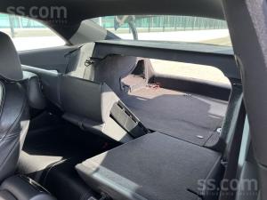 Black Audi A5 2009 in Riga, with an engine capacity of 3.00 L and mileage of 340 thousand km for 5850 €, photo 12 on AUTOMOTO.COM.LV