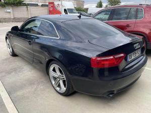 Black Audi A5 2009 in Klaipeda, with an engine capacity of 2.97 L and mileage of 407 thousand km for 3300 €, photo 4 on AUTOMOTO.COM.LV