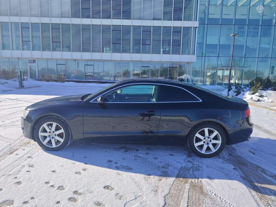 Black Audi A5 2010 in Vilnius, with an engine capacity of 2.70 L and mileage of 248 thousand km for 5850 €, photo 2 on AUTOMOTO.COM.LV