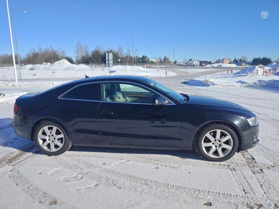Black Audi A5 2010 in Vilnius, with an engine capacity of 2.70 L and mileage of 248 thousand km for 5850 €, photo 5 on AUTOMOTO.COM.LV