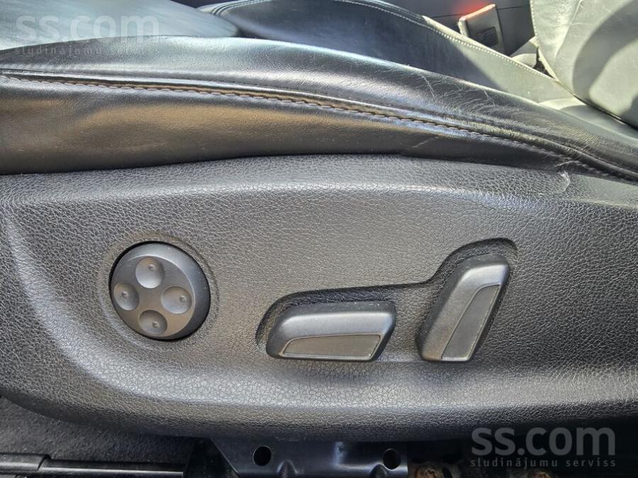 Black Audi A5 2010 in Riga, with an engine capacity of 2.00 L and mileage of 0 thousand km for 5600 €, photo 17 on AUTOMOTO.COM.LV