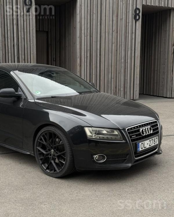 Black Audi A5 2010 in Riga, with an engine capacity of 3.00 L and mileage of 350 thousand km for 7489 €, photo 2 on AUTOMOTO.COM.LV