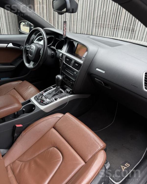 Black Audi A5 2010 in Riga, with an engine capacity of 3.00 L and mileage of 350 thousand km for 7489 €, photo 4 on AUTOMOTO.COM.LV