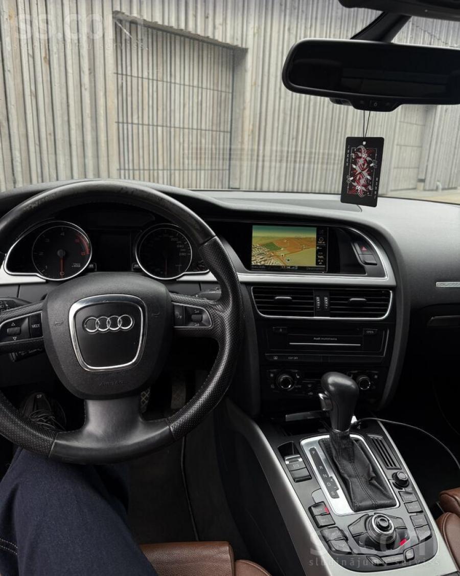 Black Audi A5 2010 in Riga, with an engine capacity of 3.00 L and mileage of 350 thousand km for 7489 €, photo 6 on AUTOMOTO.COM.LV