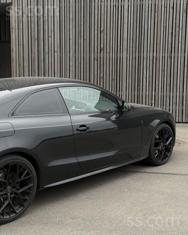 Black Audi A5 2010 in Riga, with an engine capacity of 3.00 L and mileage of 350 thousand km for 7489 €, photo 7 on AUTOMOTO.COM.LV