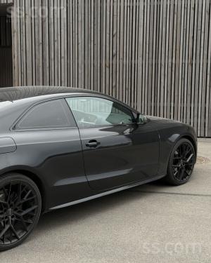 Black Audi A5 2010 in Riga, with an engine capacity of 3.00 L and mileage of 350 thousand km for 7489 €, photo 8 on AUTOMOTO.COM.LV