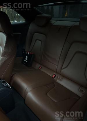 Black Audi A5 2010 in Riga, with an engine capacity of 3.00 L and mileage of 350 thousand km for 7489 €, photo 9 on AUTOMOTO.COM.LV