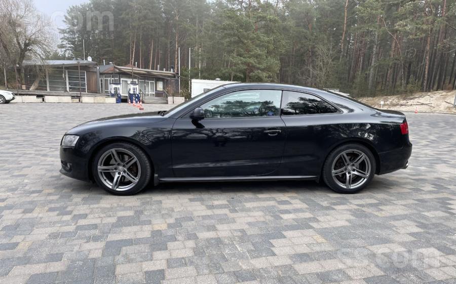 Black Audi A5 2010 in Riga, with an engine capacity of 2.00 L and mileage of 394 thousand km for 5800 €, photo 3 on AUTOMOTO.COM.LV
