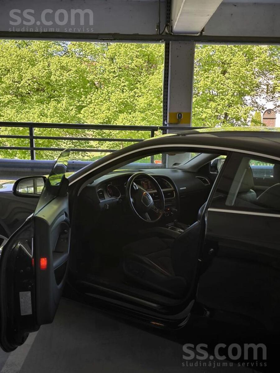 Black Audi A5 2010 in Riga, with an engine capacity of 3.00 L and mileage of 288 thousand km for 7500 €, photo 6 on AUTOMOTO.COM.LV