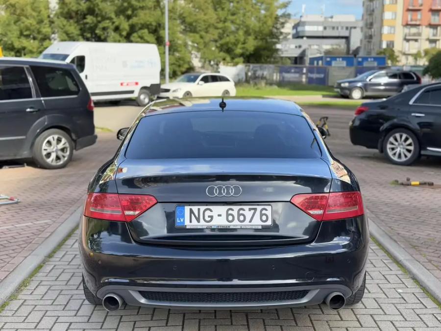 Black Audi A5 2010 in Riga, with an engine capacity of 3.00 L and mileage of 390 thousand km for 8490 €, photo 5 on AUTOMOTO.COM.LV