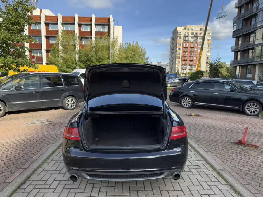 Black Audi A5 2010 in Riga, with an engine capacity of 3.00 L and mileage of 390 thousand km for 8490 €, photo 6 on AUTOMOTO.COM.LV