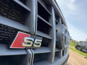 Black Audi A5 2010 in Riga, with an engine capacity of 3.00 L and mileage of 390 thousand km for 8490 €, photo 7 on AUTOMOTO.COM.LV