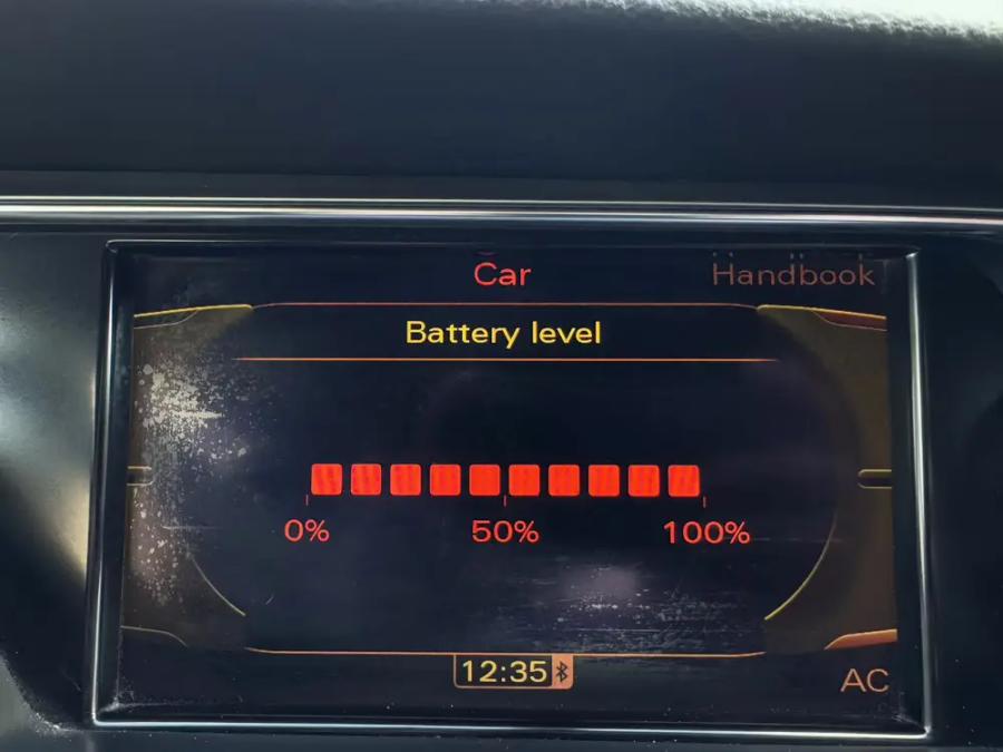 Black Audi A5 2010 in Riga, with an engine capacity of 3.00 L and mileage of 390 thousand km for 8490 €, photo 18 on AUTOMOTO.COM.LV