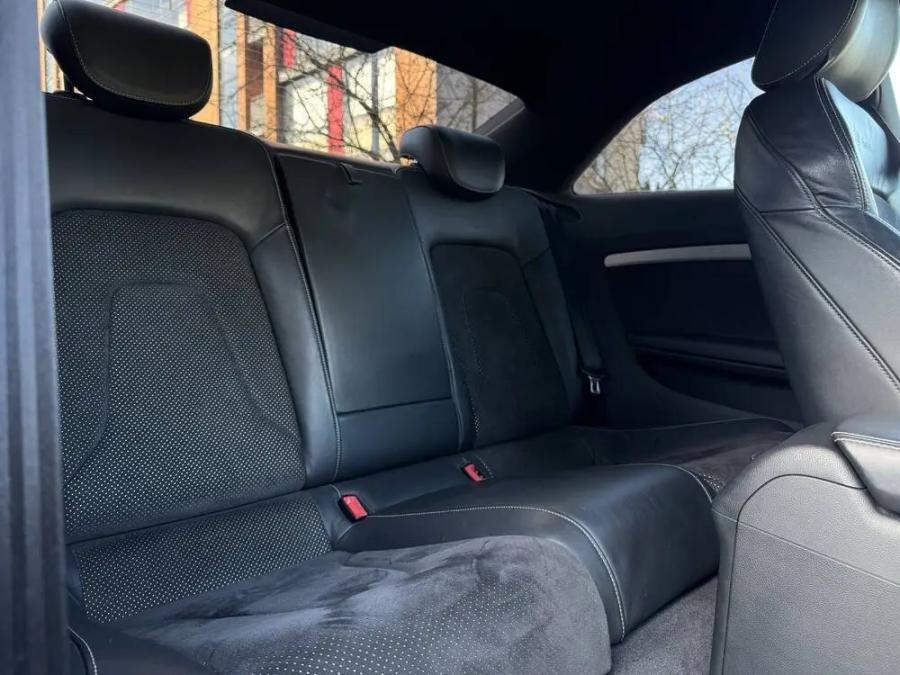 Melns Audi A5 2010 Rīga, ar dzinēja tilpumu 2.70 L un nobraukumu 250 tūkst. km par 5990 €, foto 19 vietnē AUTOMOTO.COM.LV
