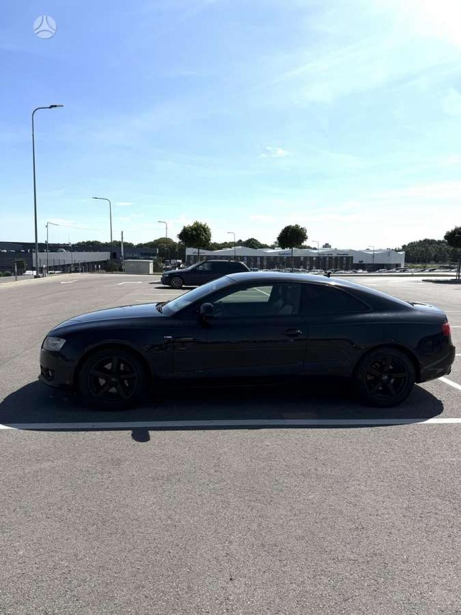 Melns Audi A5 2010 Kauņa, ar dzinēja tilpumu 1.98 L un nobraukumu 214 tūkst. km par 5000 €, foto 1 vietnē AUTOMOTO.COM.LV