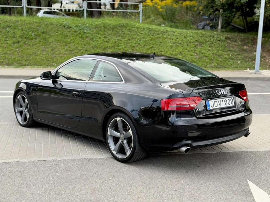 Black Audi A5 2010 in Vilnius, with an engine capacity of 0.00 L and mileage of 294 thousand km for 4000 €, photo 5 on AUTOMOTO.COM.LV