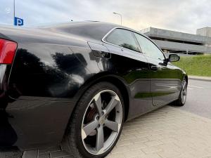 Black Audi A5 2010 in Vilnius, with an engine capacity of 0.00 L and mileage of 294 thousand km for 4000 €, photo 8 on AUTOMOTO.COM.LV