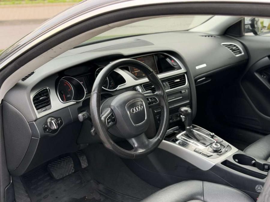 Black Audi A5 2010 in Vilnius, with an engine capacity of 0.00 L and mileage of 294 thousand km for 4000 €, photo 9 on AUTOMOTO.COM.LV