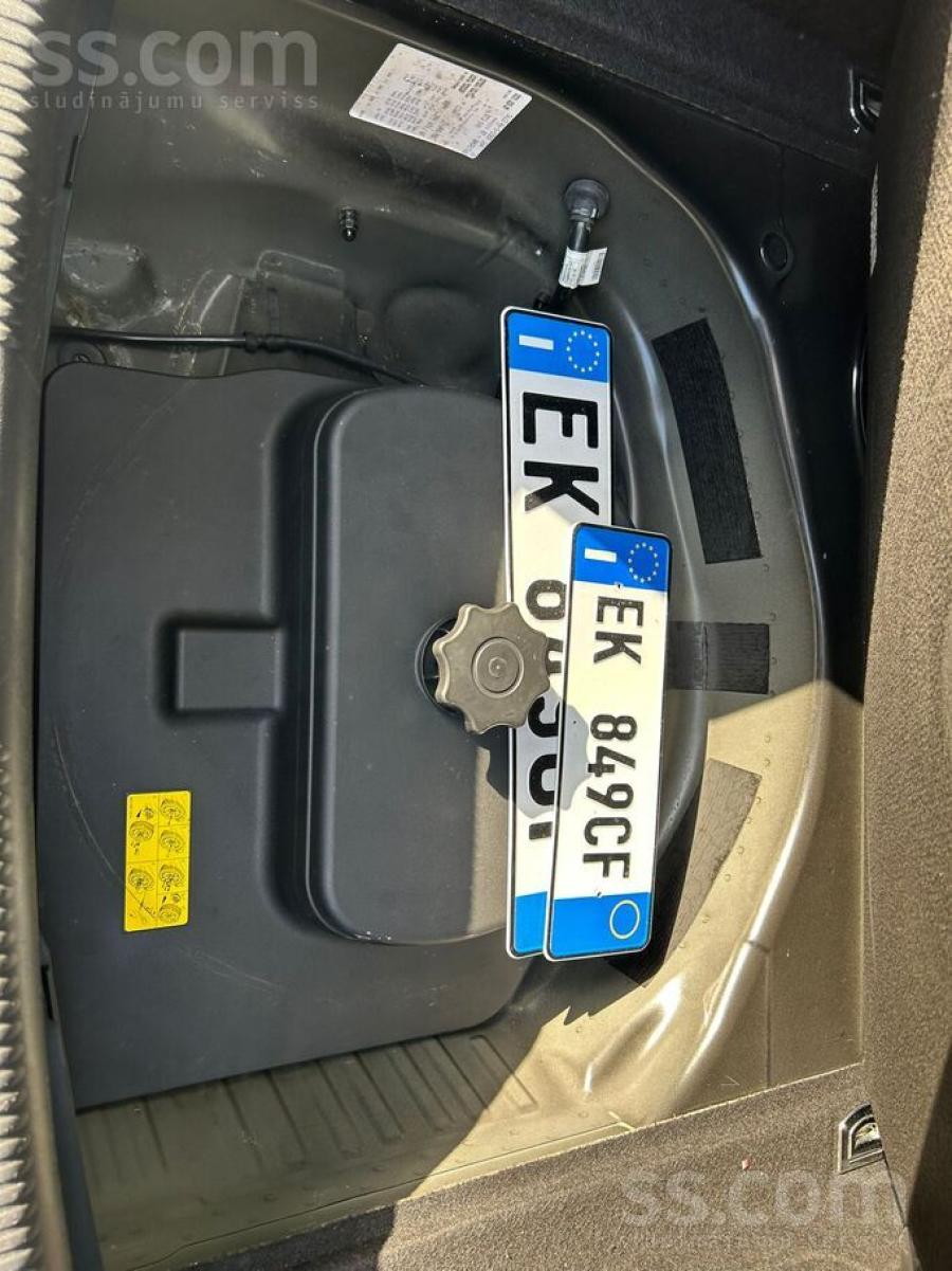 Black Audi A5 2011 in Riga, with an engine capacity of 3.00 L and mileage of 281 thousand km for 9500 €, photo 23 on AUTOMOTO.COM.LV