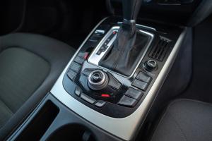 Black Audi A5 2011 in Riga, with an engine capacity of 2.70 L and mileage of 259 thousand km for 8790 €, photo 8 on AUTOMOTO.COM.LV