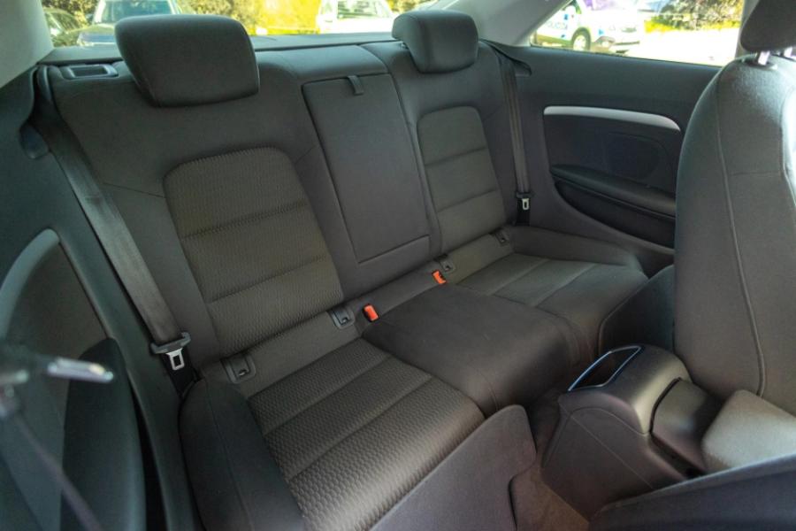 Black Audi A5 2011 in Riga, with an engine capacity of 2.70 L and mileage of 259 thousand km for 8790 €, photo 10 on AUTOMOTO.COM.LV