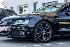 Black Audi A5 2011 in Riga, with an engine capacity of 2.70 L and mileage of 259 thousand km for 8790 €, photo 30 on AUTOMOTO.COM.LV