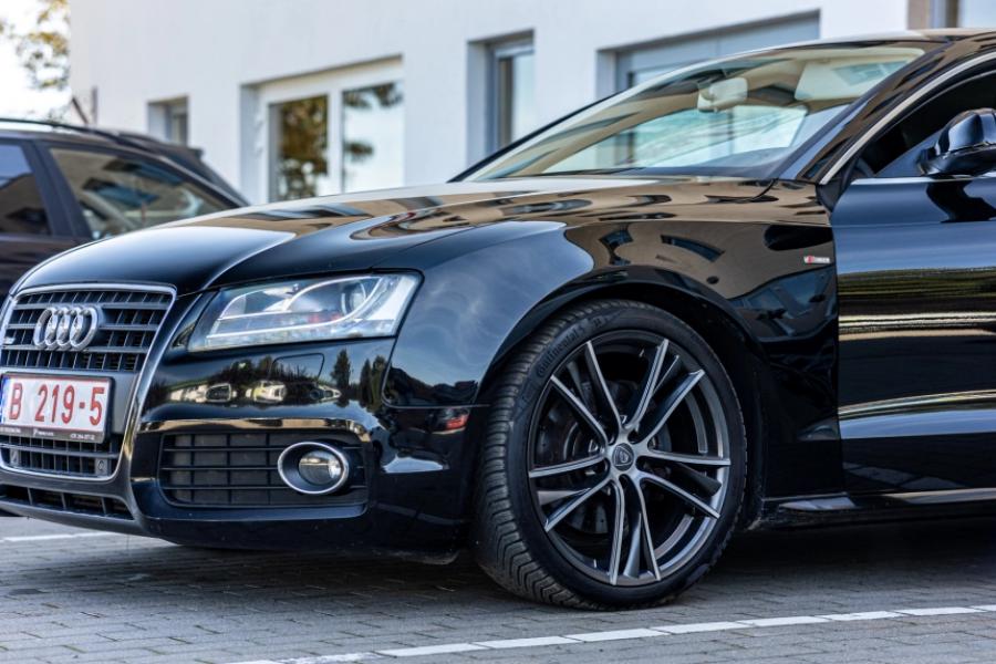 Black Audi A5 2011 in Riga, with an engine capacity of 2.70 L and mileage of 259 thousand km for 8790 €, photo 30 on AUTOMOTO.COM.LV