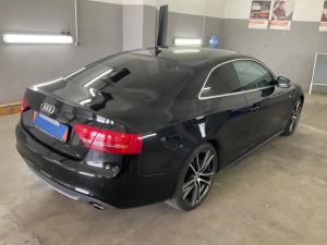Black Audi A5 2011 in Riga, with an engine capacity of 2.70 L and mileage of 259 thousand km for 8790 €, photo 32 on AUTOMOTO.COM.LV
