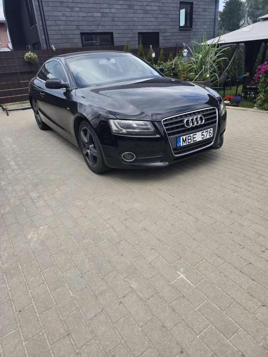 Melns Audi A5 2011 Viļņa, ar dzinēja tilpumu 1.97 L un nobraukumu 350 tūkst. km par 5000 €, foto 1 vietnē AUTOMOTO.COM.LV