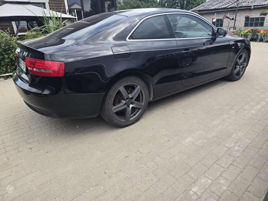 Melns Audi A5 2011 Viļņa, ar dzinēja tilpumu 1.97 L un nobraukumu 350 tūkst. km par 5000 €, foto 5 vietnē AUTOMOTO.COM.LV