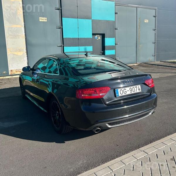 Black Audi A5 2011 in Riga, with an engine capacity of 3.00 L and mileage of 293 thousand km for 8000 €, photo 3 on AUTOMOTO.COM.LV