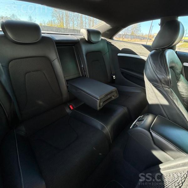 Black Audi A5 2011 in Riga, with an engine capacity of 3.00 L and mileage of 293 thousand km for 8000 €, photo 6 on AUTOMOTO.COM.LV