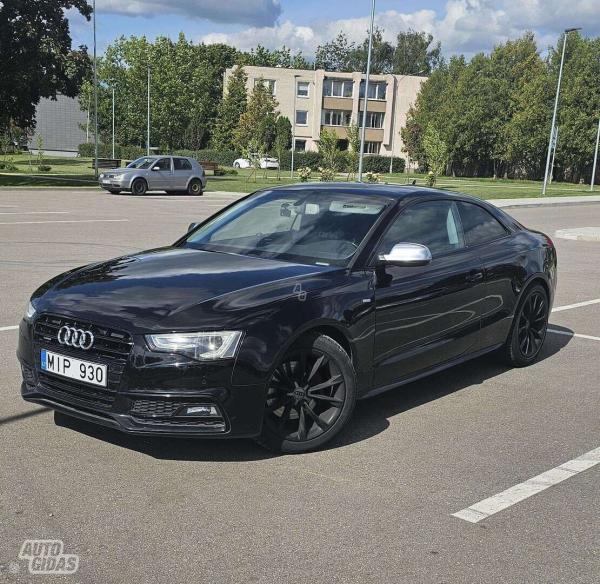 Audi A5 2013 in Kaunas on AUTOMOTO.COM.LV Black Audi A5 2013 in Kaunas, with an engine capacity of 2.00 L and mileage of 174 thousand km for 9000 €, photo 3 on AUTOMOTO.COM.LV
