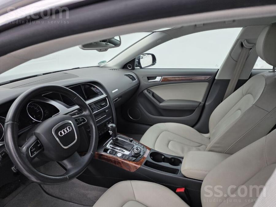 Black Audi A5 2009 in Riga, with an engine capacity of 2.00 L and mileage of 188 thousand km for 8800 €, photo 9 on AUTOMOTO.COM.LV