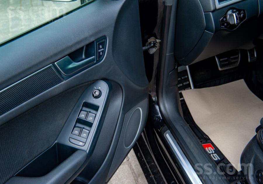 Black Audi A5 2009 in Cesis, with an engine capacity of 3.00 L and mileage of 219 thousand km for 6900 €, photo 14 on AUTOMOTO.COM.LV