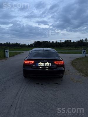 Black Audi A5 2009 in Riga, with an engine capacity of 3.00 L and mileage of 345 thousand km for 6500 €, photo 3 on AUTOMOTO.COM.LV