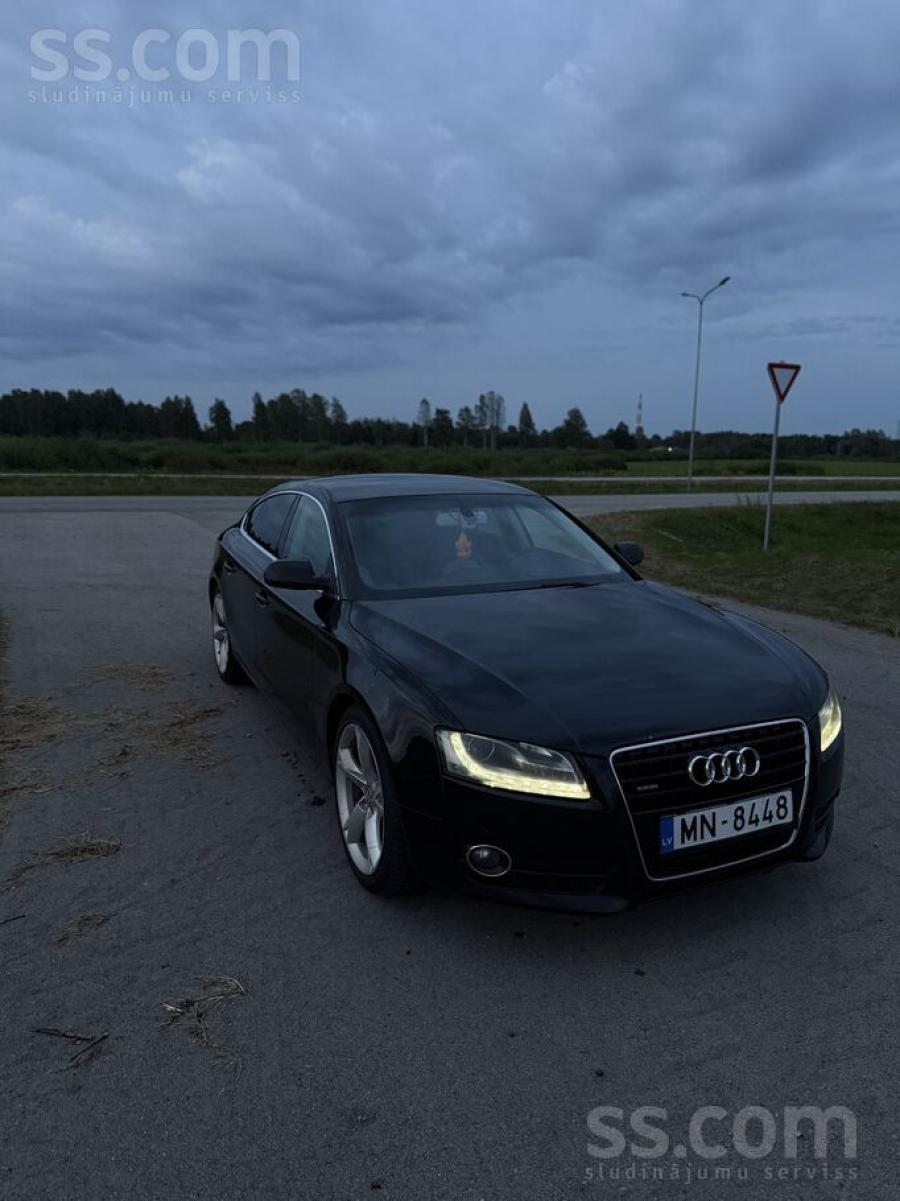 Black Audi A5 2009 in Riga, with an engine capacity of 3.00 L and mileage of 345 thousand km for 6500 €, photo 4 on AUTOMOTO.COM.LV