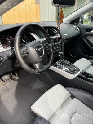 Black Audi A5 2009 in Riga, with an engine capacity of 3.00 L and mileage of 345 thousand km for 6500 €, photo 8 on AUTOMOTO.COM.LV