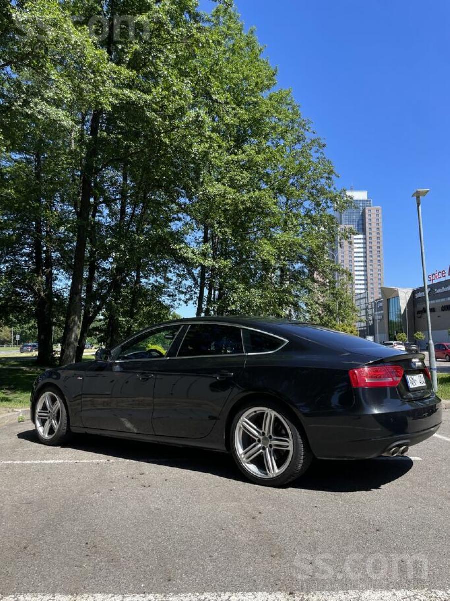 Black Audi A5 2010 in Riga, with an engine capacity of 2.00 L and mileage of 312 thousand km for 6800 €, photo 4 on AUTOMOTO.COM.LV