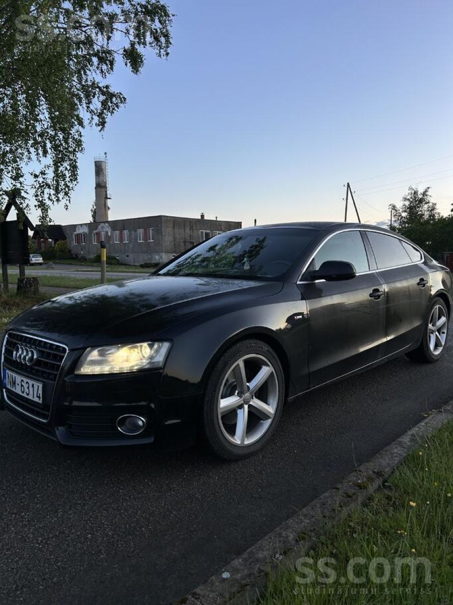 Black Audi A5 2010 in Riga, with an engine capacity of 2.00 L and mileage of 352 thousand km for 7000 €, photo 3 on AUTOMOTO.COM.LV